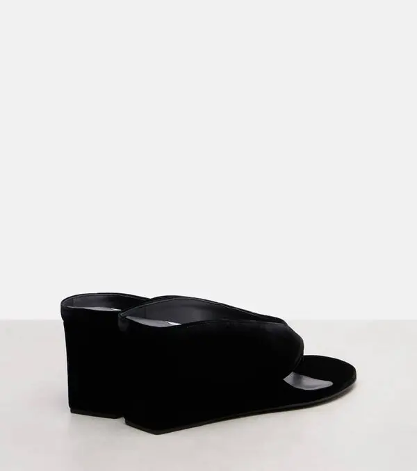 Alaïa Velvet Wedge Thong Sandals - Black