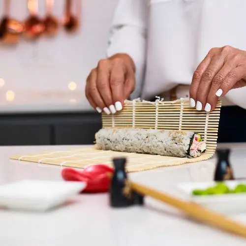 JOYCE CHEN Sushi Board And Sushi Roller Set