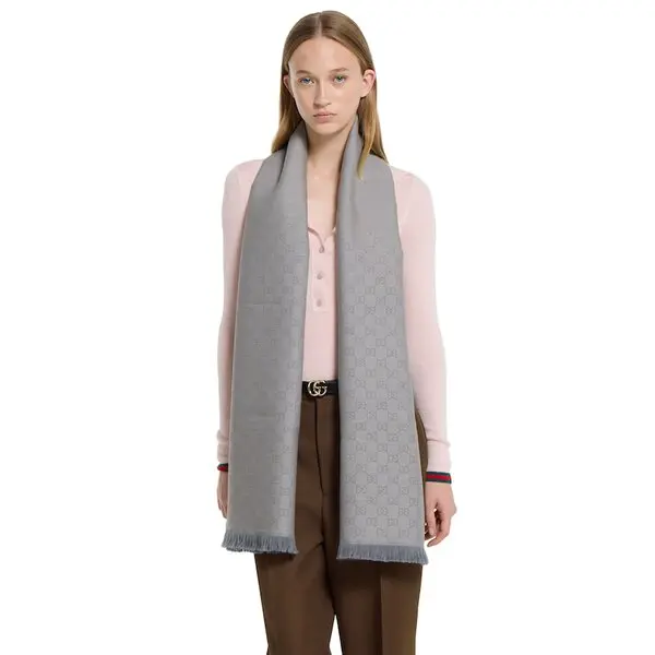 Gucci Gg Wool Scarf - Grey