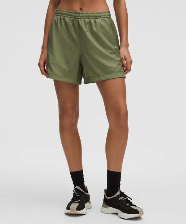 Lululemon Lightweight Mid-rise Active Short 5 - Bay Leaf/lemongrass