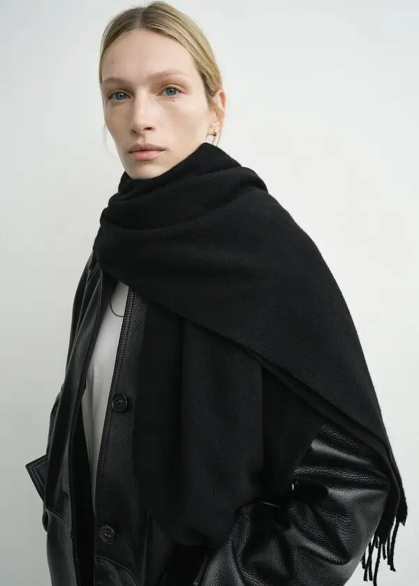 TOTEME Cashmere Scarf - Black