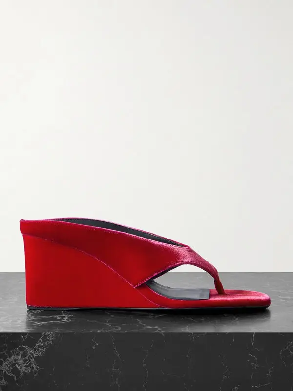 Alaïa Tong 75 Velvet Wedge Sandals - Pink