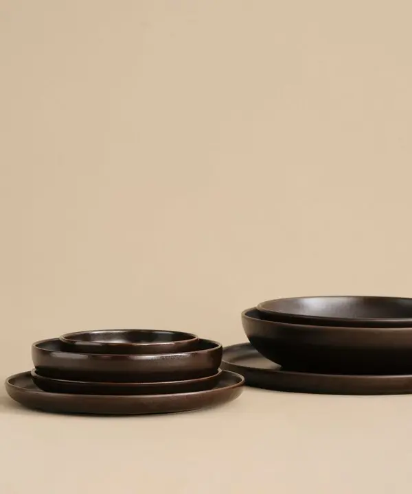 Jenni Kayne Pacific Dinner Plate - Chocolate