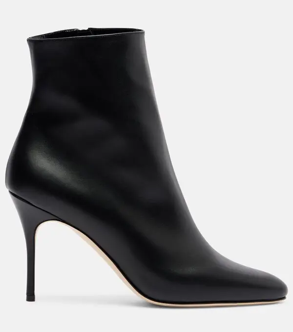 Manolo Blahnik Insopo Leather Ankle Boots - Black