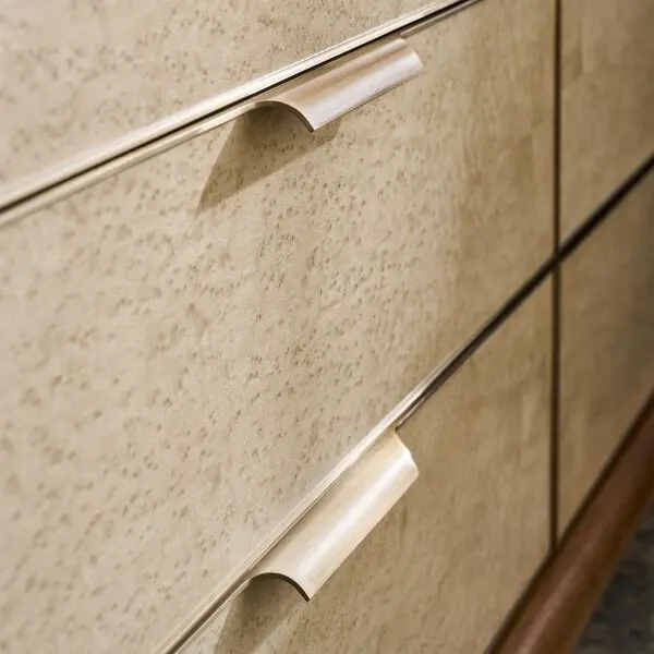 CARACOLE Botero Dresser
