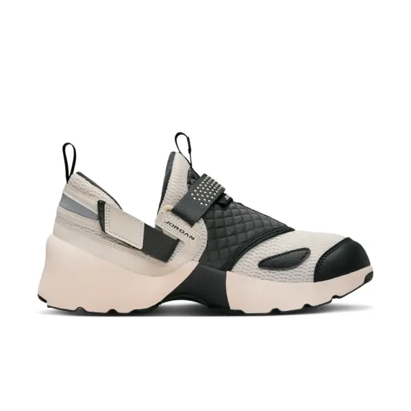 JORDAN Trunner Lx Sneakers - Brown