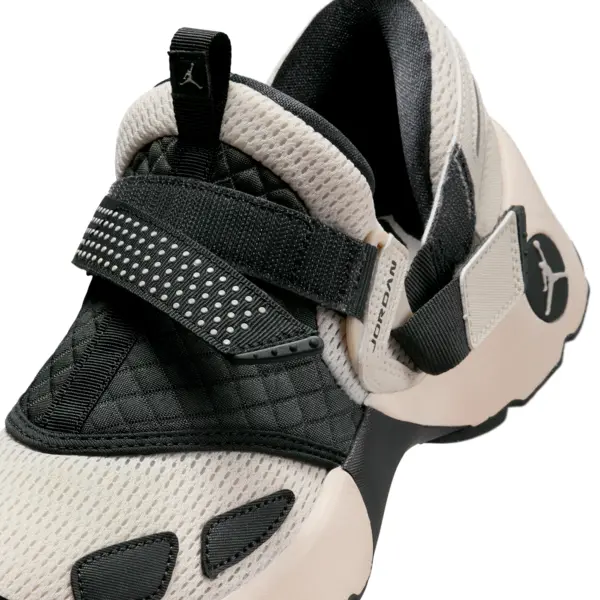JORDAN Trunner Lx Sneakers - Brown