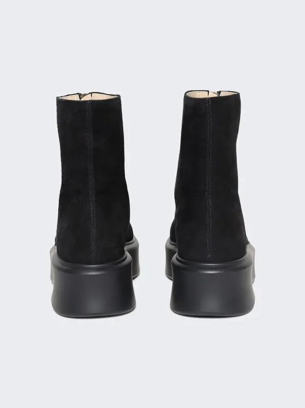 THE ROW Zipped Boots - Black