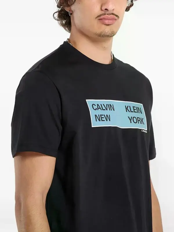 Calvin Klein Box-graphic T-shirt