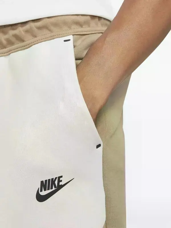 Nike Tech Fleece Joggers - Brown