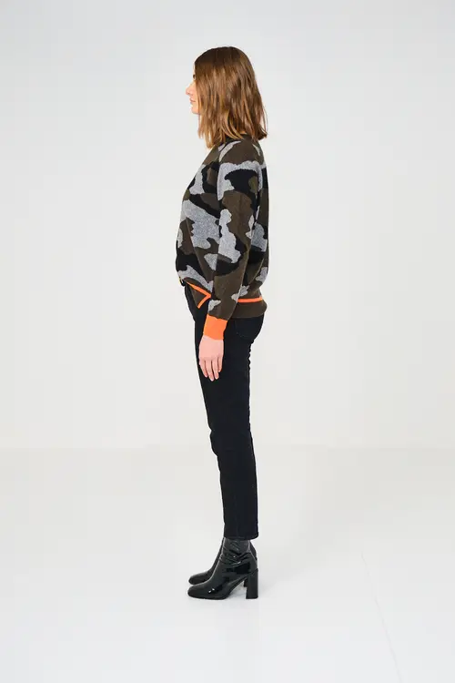 BRODIE CASHMERE Crew Neck Cashmere Sweater