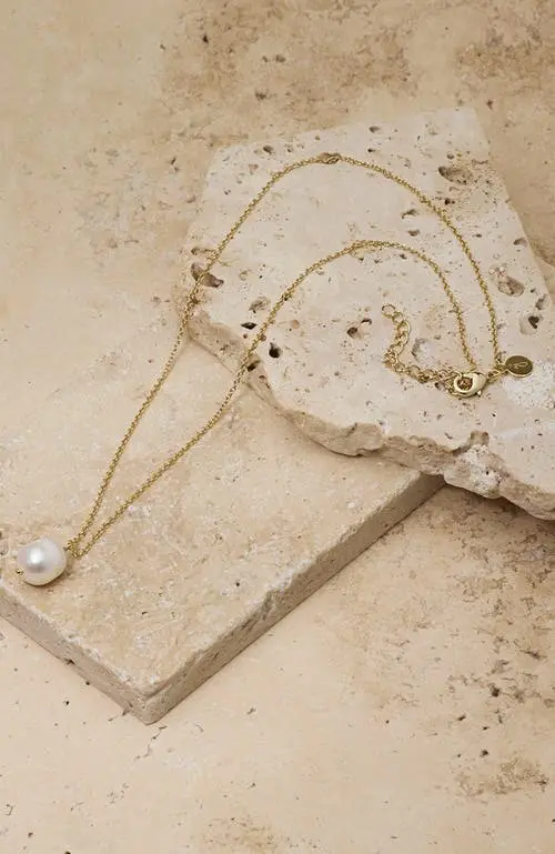 UNTAMED PETALS Lexi Freshwater Pearl Pendant - Gold