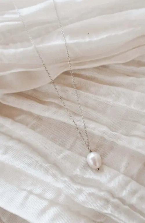 UNTAMED PETALS Lexi Freshwater Pearl Pendant
