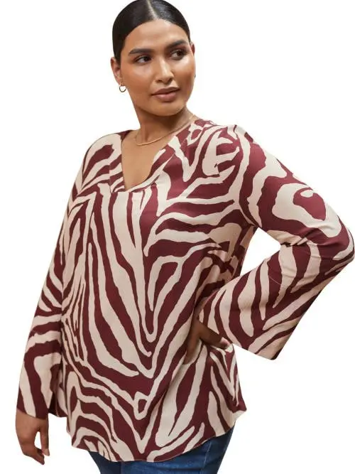 LIVE UNLIMITED Animal Print Split Sleeve Blouse