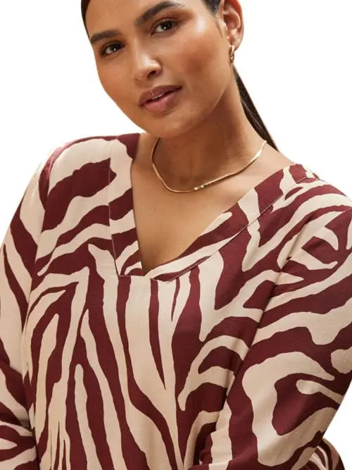 LIVE UNLIMITED Animal Print Split Sleeve Blouse