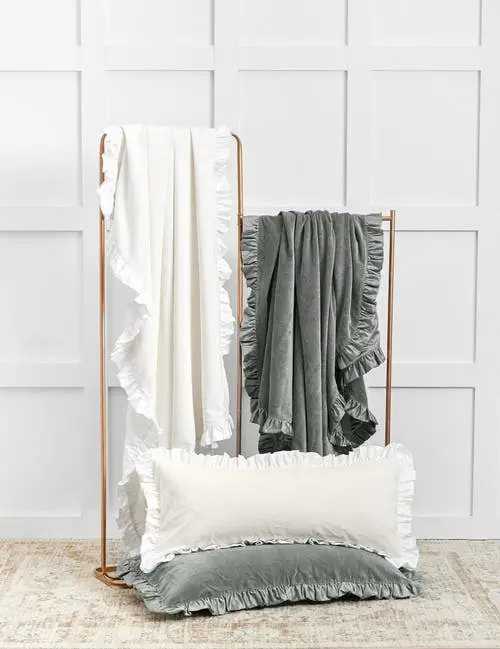 ELISABETH YORK Ishana Sage Accent Throw Blanket