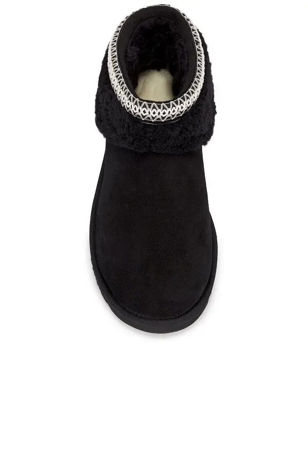 UGG Classic Ultra Mini Maxi Curly Boots - Black