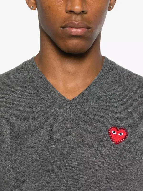 Play Comme Des Garcon Heart-emblem V-neck Sweater - Grey