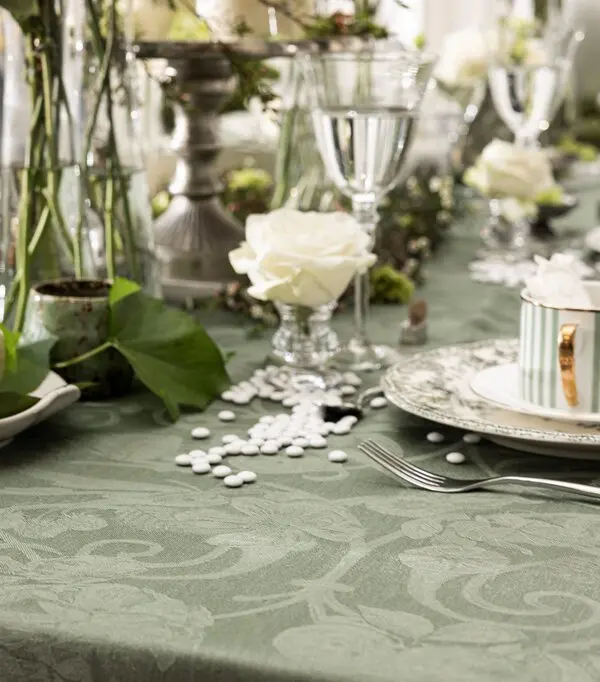 LE JACQUARD FRANÇAIS Linen Tivoli Tablecloth
