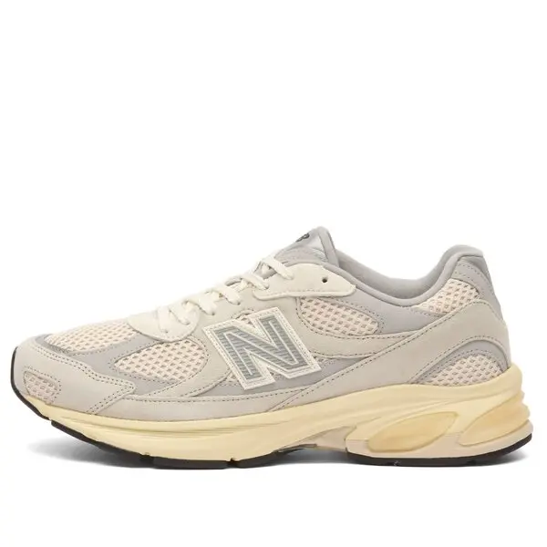 NEW BALANCE 2010 Presented Sneaker