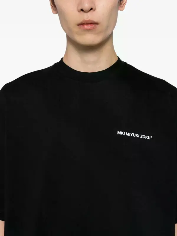 MKI MIYUKI ZOKU Logo-print Drop-shoulder T-shirt - Black