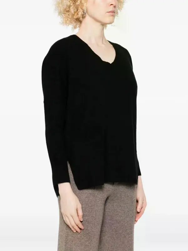 GOTHA Ribbed V-neck Sweater