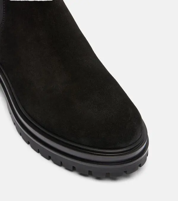 GIANVITO ROSSI Suede Chelsea Boots - Black