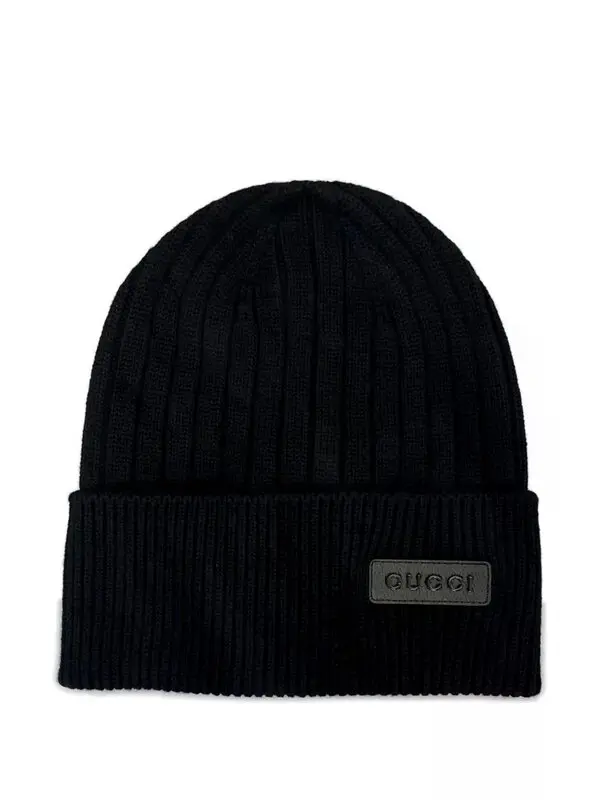 Gucci Ribbed Beanie With Logo Plaque - Black