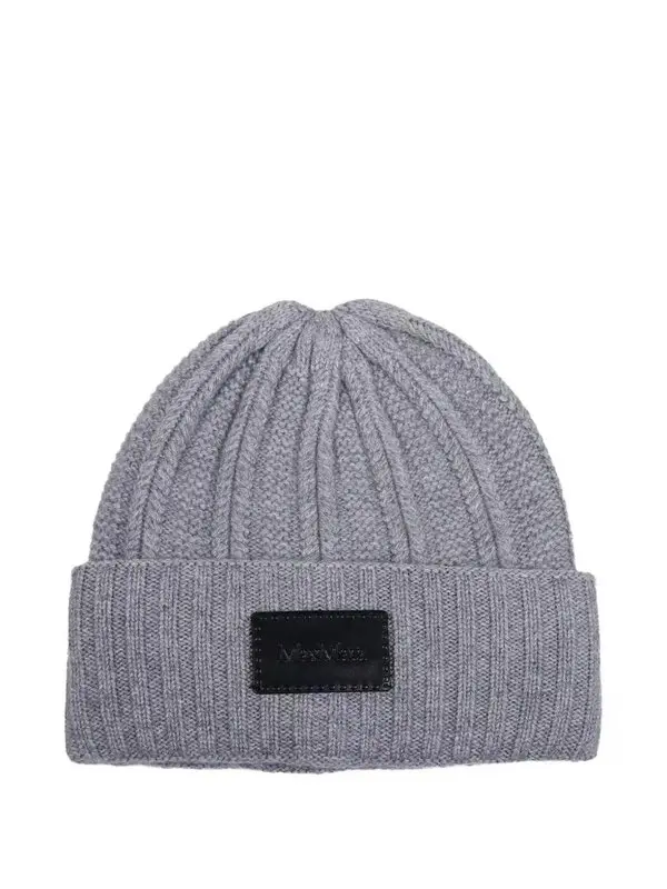 Max Mara Ribbed Beanie With Logo Patch - Grey