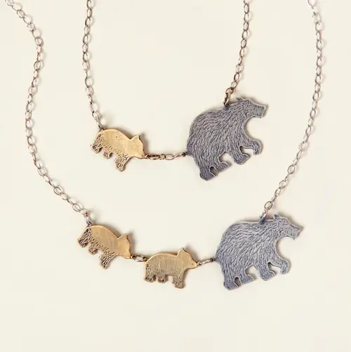 UNCOMMON GOODS Mama Bear And Cub Pendant Necklace - Five Cubs