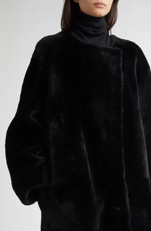 TOTEME Collarless Shearling Overcoat - Black