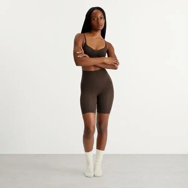 SKIMS Seamless Sculpt Mid Thigh Short - Cocoa