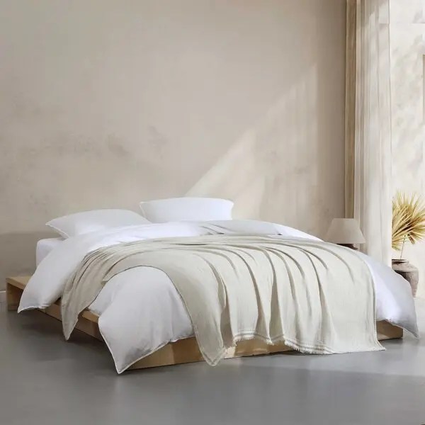 Calvin Klein Fine Weave Throw - Natural