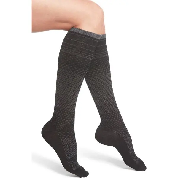 SOCKWELL Diamond Pattern Knee High Compression Socks - Black