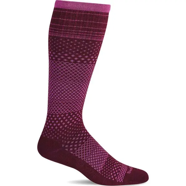 SOCKWELL Diamond Pattern Knee High Compression Socks - Cranberry
