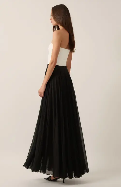 MODENAIRE Strapless Tulle Gown