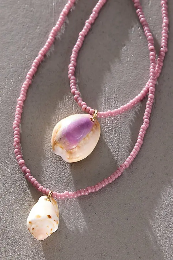 STUDIO DIXIE Shell Adorned Pendant Necklace - Lavender