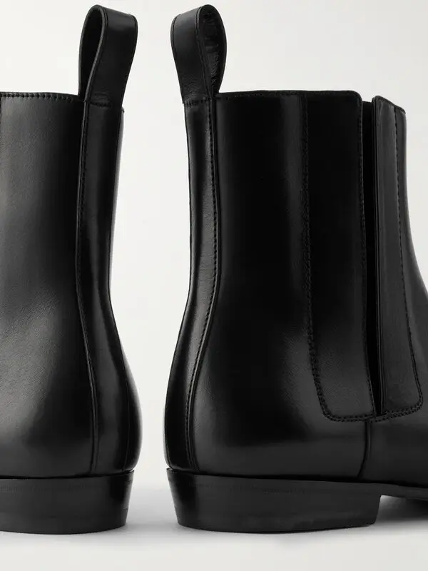Manolo Blahnik Bruton 166 Leather Chelsea Boots