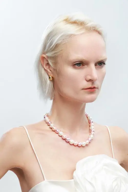 CLASSICHARMS Shell Pearl Necklace With Gem-encrusted Carabiner Lock - Pink