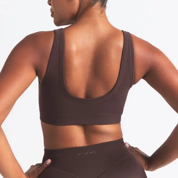 SKIMS Scoop Neck Bra | Black | | Nike Vintage Seamless - Phoenix