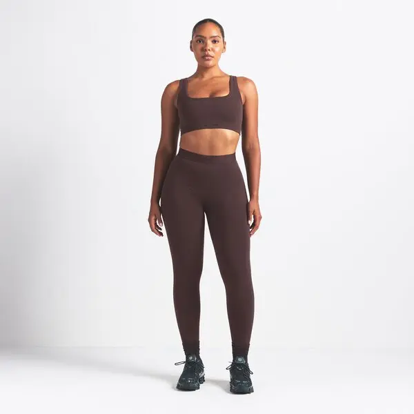 SKIMS Scoop Neck Bra | Black | | Nike Vintage Seamless - Phoenix