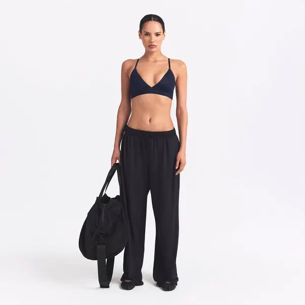 SKIMS Triangle Bra | Blue | | Nike Shine - Navy
