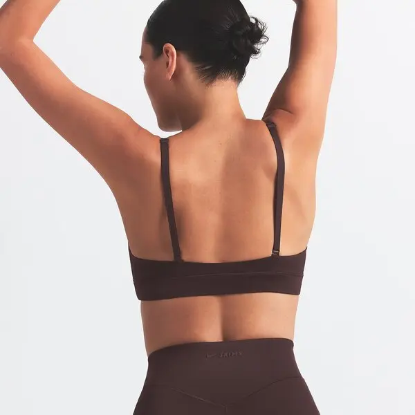SKIMS Triangle Bra | Deep Neutral | | Nike Shine - Phoenix