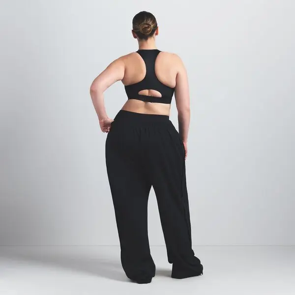 SKIMS High Neck Bra | Deep Neutral | | Nike Shine - Obsidian