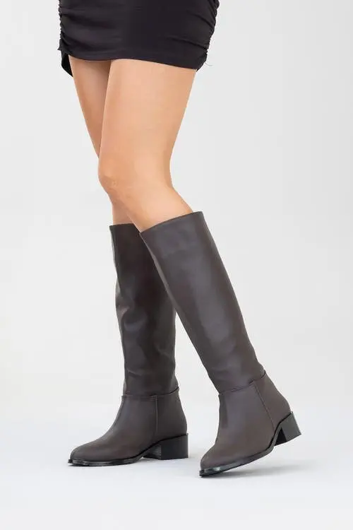 PROLOGUE SHOES Svetlo Back-zip Knee-high Boots - Brown Faux Leather