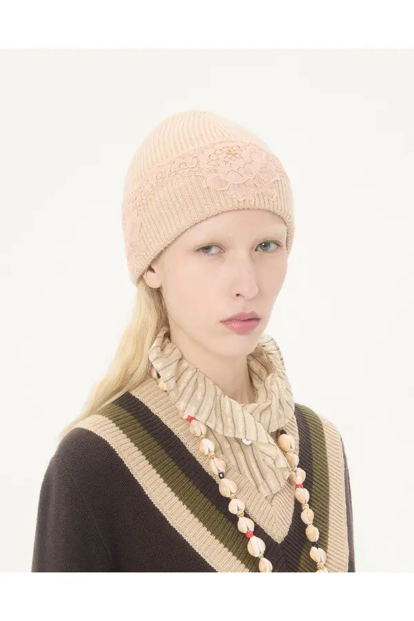 Valentino Garavani Vlogo Signature Cashmere And Lace Beanie - Gold