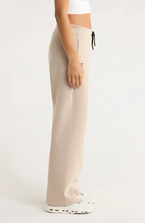 On Focus Tech Relaxed Fit Sweatpants - Desert
