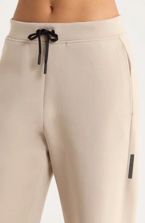 On Focus Tech Relaxed Fit Sweatpants - Desert