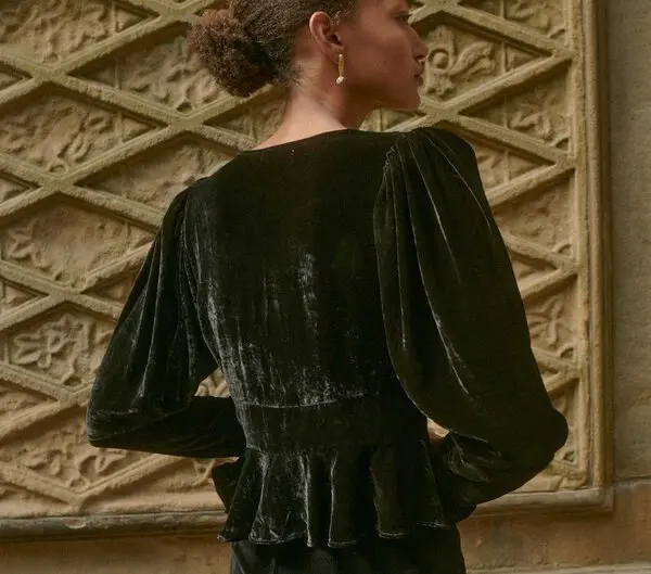 HMD Alondra Velvet Blouse With Leg Of Mutton Sleeves