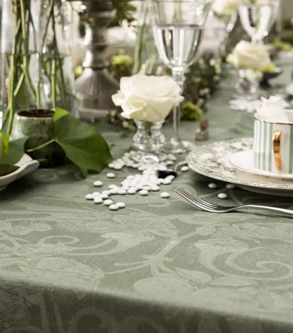 LE JACQUARD FRANÇAIS Linen Tivoli Tablecloth